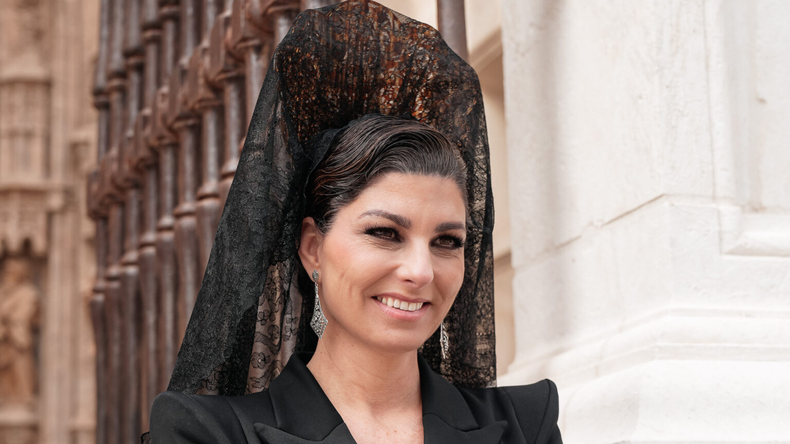 La Elegancia de la Mantilla en Victor del Valle. El pelo para Mantilla